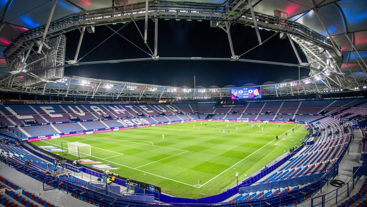 Levante UD: su plan de futuro suelta amarres para facturar 8 millones con el Ciutat de València