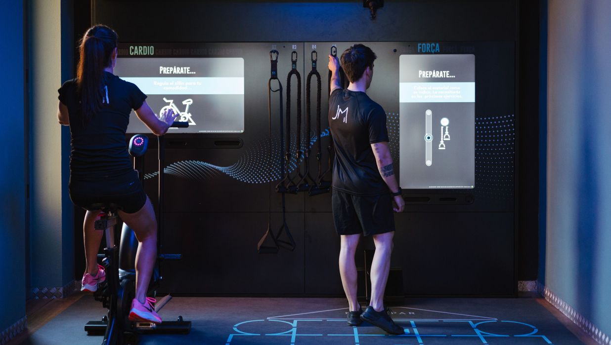 Así es el sistema de fitness inteligente e interactivo que crece en los gimnasios de Barcelona
