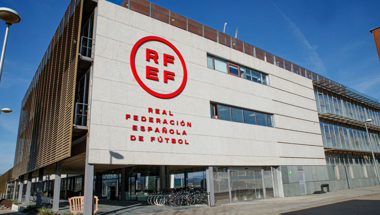 Pedro Rocha ficha en la casa al nuevo secretario general de la Rfef ...